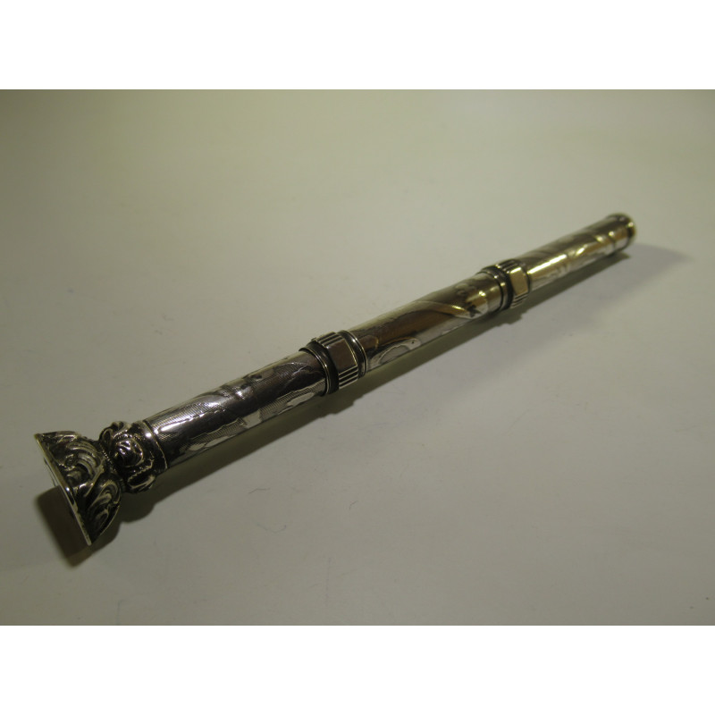 Combination of pen holder and mechanical pencil