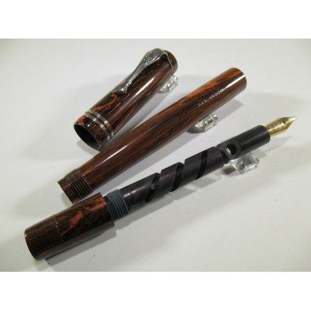 Stylo plume or rentrante en ébonite ERIC